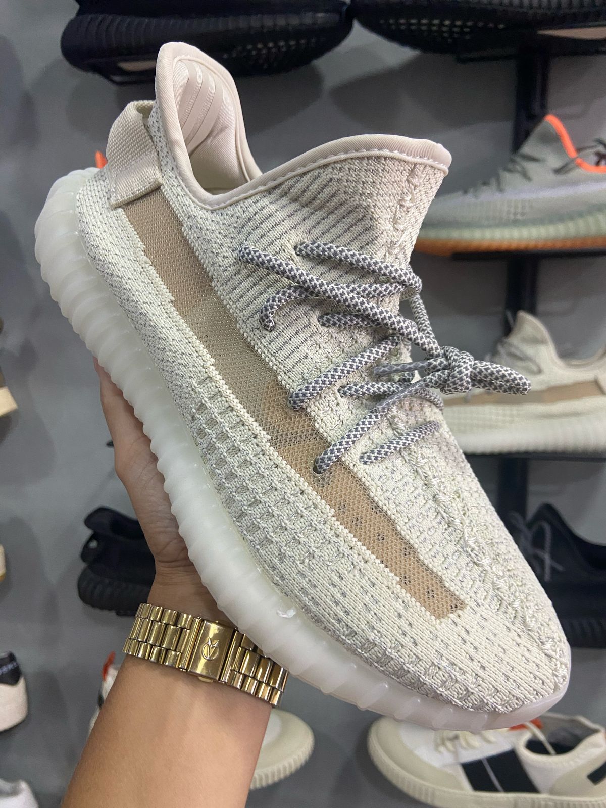 ADIDAS YEZZI OFF WHITE - Multimarcas MD Cabo Frio RJ